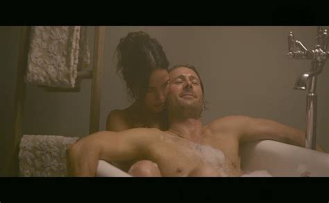 Glen Powell Shirtless Straight Scene In Hit Man Azmen