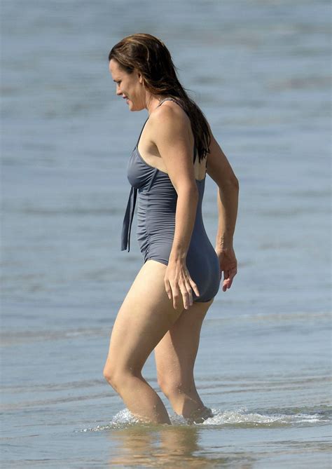 Jennifer Garner At The Beach In Malibu 11022020 • Celebmafia