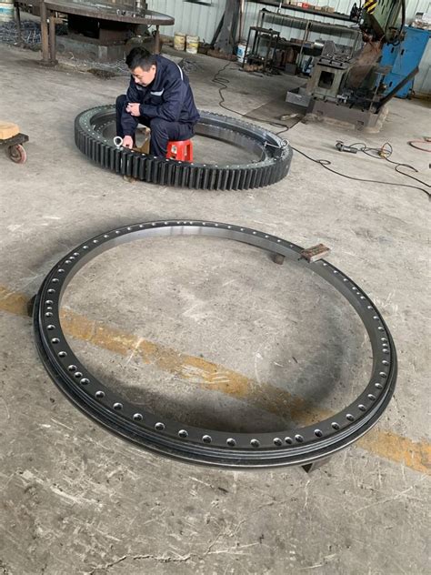 V18e083 Cross Roller External Gear Type Slewing Ring