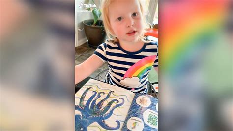 Zweijährige In Hochbegabten Verein Aufgenommen Isla Mcnabb Kann Schon Lesen Und Rechnen