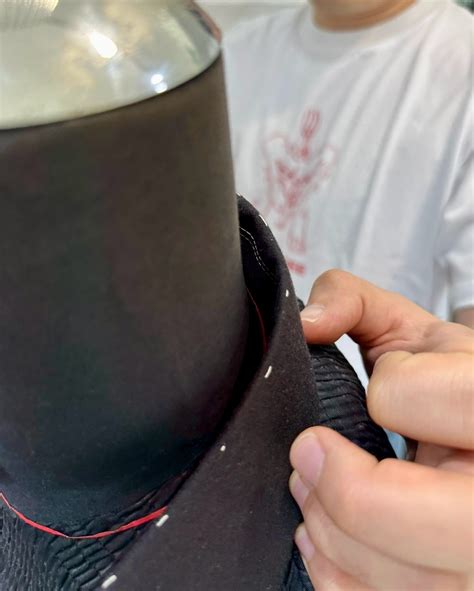 Vestibilita ️테일러드 칼라 연구 칼라 외곽선 길이 칼라 꺾임선 길이 목둘레선 길이 칼라 끝점 부터 시작점 까지 길이 등을 패턴사이즈와 비교하여 작업상태를