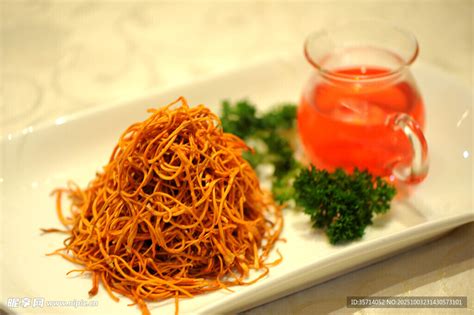 香脆金丝菜搭配爽口饮品摄影图传统美食餐饮美食摄影图库昵图网