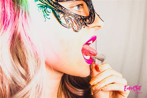 Masked Babe Loves Teasing With Her Sexy Curves 15 Photos