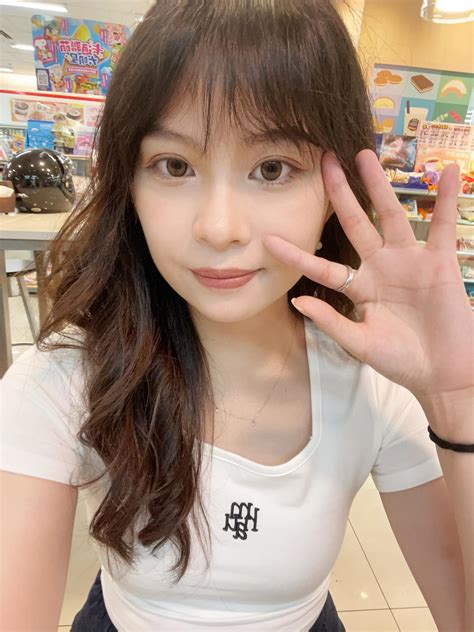 謝謝大家對愛戴 ️ ️ ️ 我要出發信義喝酒了 歡迎各位朋友 題外話 水瓶座超棒的啦😍😍😍