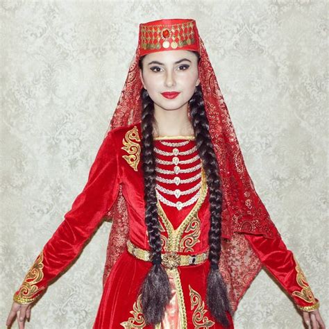 Azerbaijan traditional garment. Азербайджанский национальный костюм