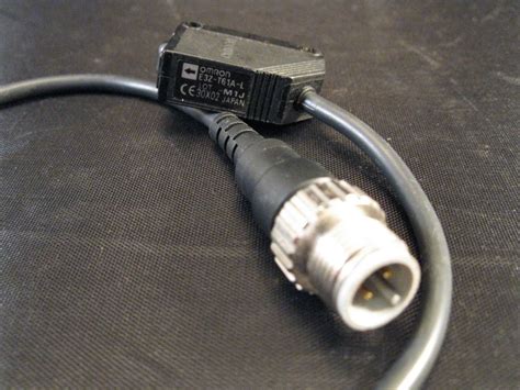 Omron Photoelectric Sensor E3z T61a L Process Industrial Surplus