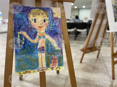 Възпитаници на център за деца с увреждания в Бургас показват изкуството си в изложбата Вълшебен