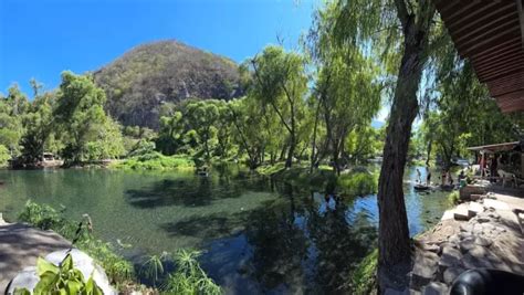 El Pueblo De Colima Con Un Balneario Rústico Con Agua Fresca De