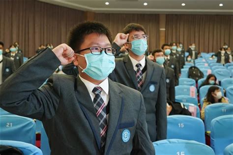 嘉定 嘉定一中心手相连情 共育雪莲开——党员、教师代表与新疆班新生结对仪式暨新生宣誓仪式