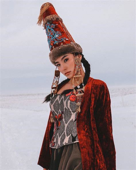 Казахский женский костюм в этно-стиле. Kazakhstan