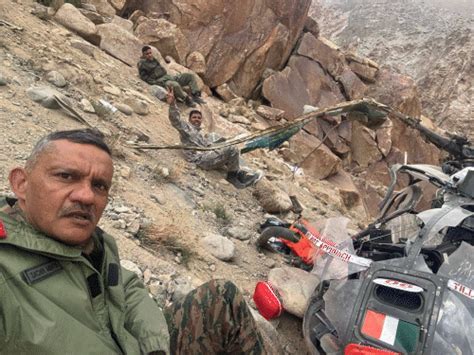 Major Generals Viral Selfie After Ladakh Helicopter Crash Army Inquiry