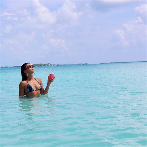 Sarah Hyland Bikini Drunkenstepfather Com