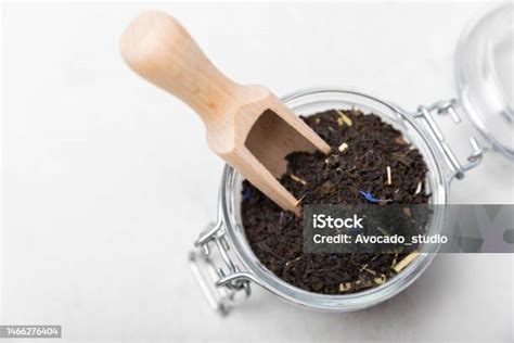 밝은 질감 배경에 차의 다른 종류 차 믹스구색블랙 그린 허브 및 히비스커스 차 측면도 공간을 복사합니다 건강한 식생활에 대한 스톡 사진 및 기타 이미지 Istock