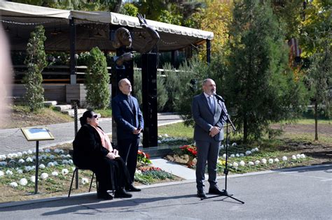 Ohan Durians Statue Unveiled In Yerevans Freedom Square Orer