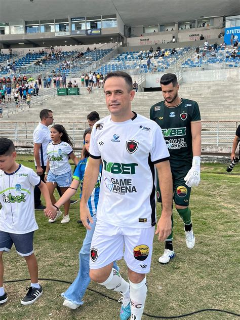 “o Futebol é Muito Mais Do Que Troféus” Diz Pipico Em Carta Após Vice