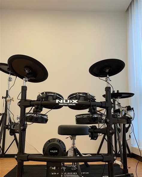 Drumcompany 드럼컴퍼니 거실 무대에 Nux 전자드럼이 설치 되었습니다~ 직접 매장에 방문하여 많은 전자드럼을 시연해보고 여러가지로 장점이 넘치는 악기여서