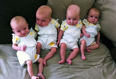 19 წლის გოგონა მუცელში ტყუპებს ატარებდა ექოსკოპიამ უჩვენა თუ რა იმალებოდა პაწიების ზურგსუკან