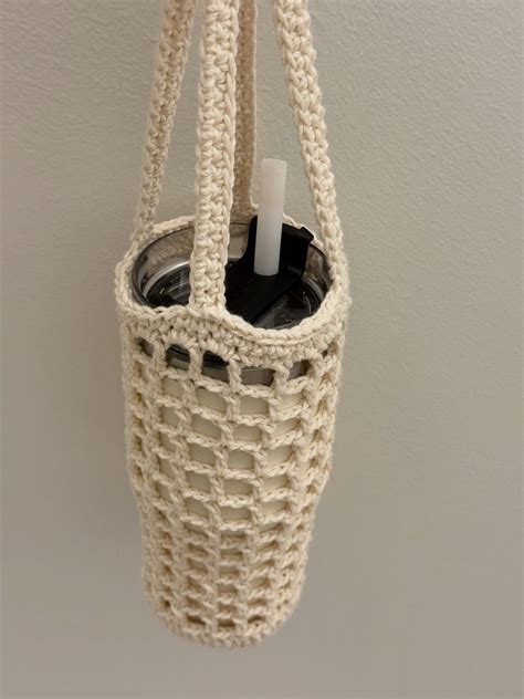 수이로 오늘의 뜨개기록🧶 초대형 뜨개실로 만든 첫 작품 ᴗ͈ˬᴗ͈ ഒ 12합은 생각보다 손땀이 불규칙하게 표현되고 뜨개 시간도 오래걸려서 조금 더 실력을