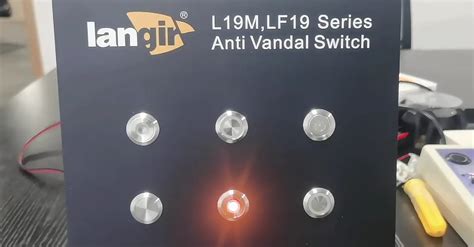 Connecting An Illuminated Push Button Switch To Flashlight