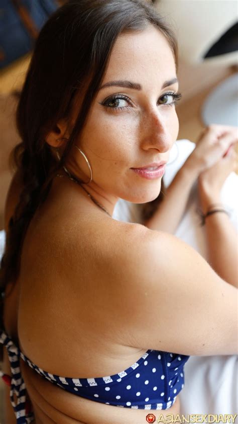 Sexy Amateur Stephanie Does A Hot Striptease On Her Bed Before Pov Sex