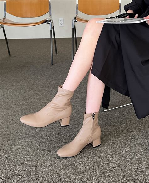 니코린 2type 기모안감 삭스 앵클부츠 5cm 21fwc9262기모안감스웨이드5cm220mm255mm로우힐라운드토우미들힐스판부츠삭스부츠통굽부츠여성
