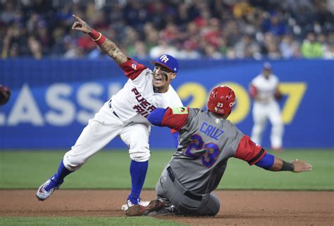Javy Baez Looks Fondly Back At No Look Wbc Tag Our Esquina