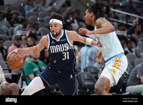 Dallas Mavericks Guard Klay Thompson 31 Drives Around San Antonio Spurs Guard Devin Vassell