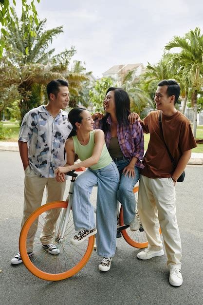 Premium Photo Couples Enjoying Double Date