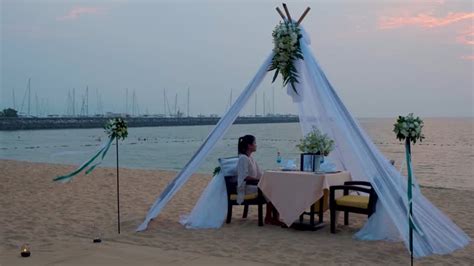 150 Romantic Dinner Beach Stock Videos And Royalty Free Footage Istock