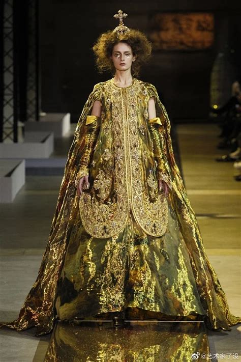 惊情四百年” Guo Pei Spring 2017 花瓣网