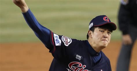 [spo 톡] 시즌 첫 승 롯데 김원중 포수 종덕이 믿고 던졌다