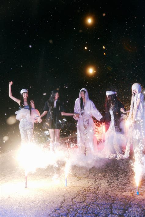 Illit Unveils Dreamy Black And White Teaser Photos For Their Mini Album