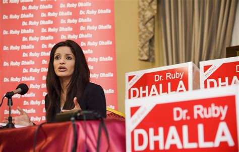 Course à La Chefferie Du Parti Libéral Du Canada Veut Un Traducteur Pour Le Débat En Français