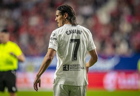 Edinson Cavani sigue con el arco cerrado en Valencia: desperdició una ...