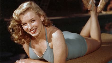 The Story Behind Marilyn Monroes Famous Potato Sack Photoshoot