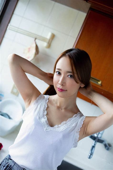 出道了12年，輕熟系暗黑女神的代表 ——篠田優