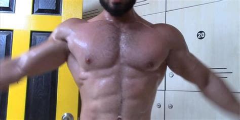 Turkish Muscled Guy Flexing Private Video