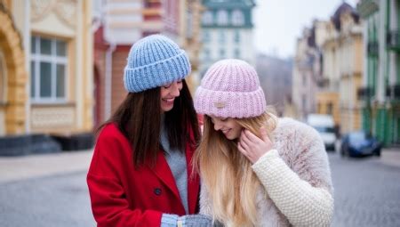 Объемные шапки (76 фото): как носить модели из пряжи с двумя отворотами ...