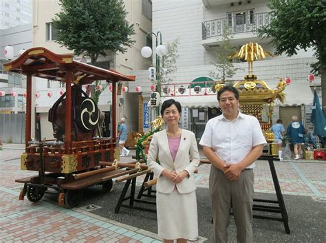 はたの 君枝 8月5・6日を中心に、川崎市川崎区内の各所では、恒例の夏まつりが行われ、おみこしや山車などで町がにぎ