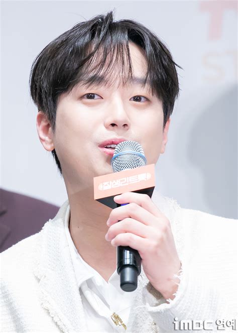 잘생긴 트롯 이찬원 출연자 12인 모두 드라마 쓰는 중 극찬