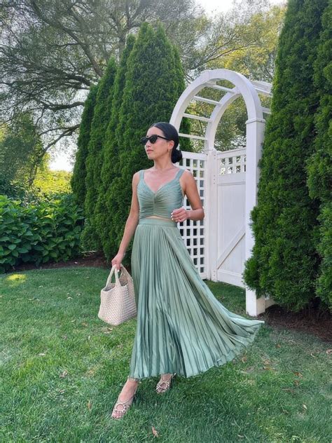 38 Cool Wedding Guest Outfits With Skirts Styleoholic