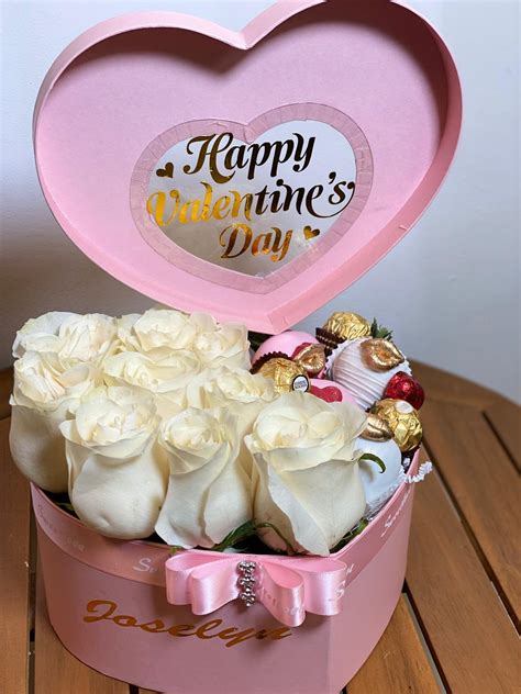 Elegant White Roses By Kari Dulces Y Trucos