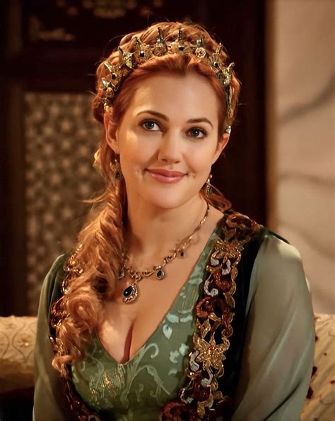 Meryem Uzerli Bu Obrazla Qayıdır — Foto