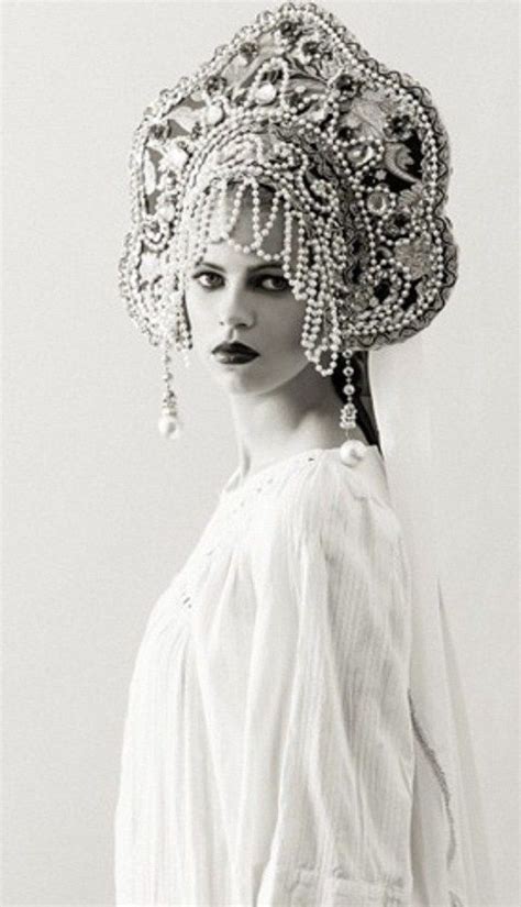 Model In A Kokoshnik Фольклорный стиль Идеи костюмов Этнические наряды