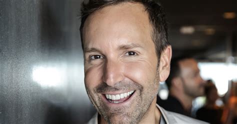 Éric Salvail Pourrait Il être Lanimateur De Sortez Moi Dici Le Producteur Répond