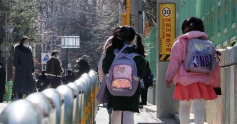 늘봄학교 끝난 초 1·2학년 부모 등 보호자 또는 대리인이 데려가도록 개편 추진
