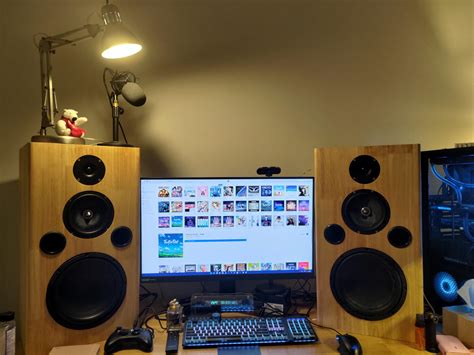 Always check the dimensions guys (Yes that's my 32" monitor) : r ...