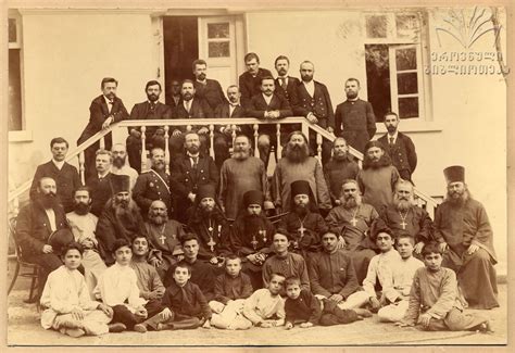 Iverieli თბილისის სასულიერო სემინარიის 1894 1895 წლის პედაგოგები მოსწავლეებთან ერთად