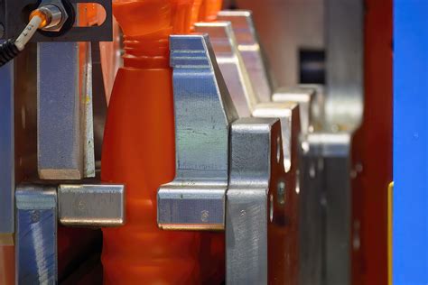 The Manufacturing Differences Between Injection Molding And Blow Molding
