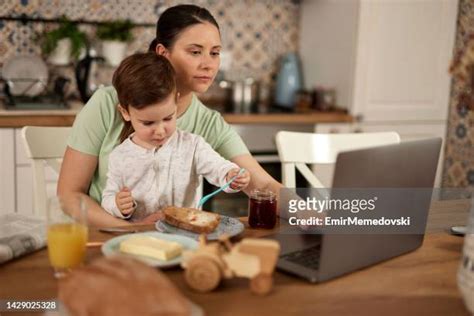 Multitask Mom Cartoon Photos And Premium High Res Pictures Getty Images